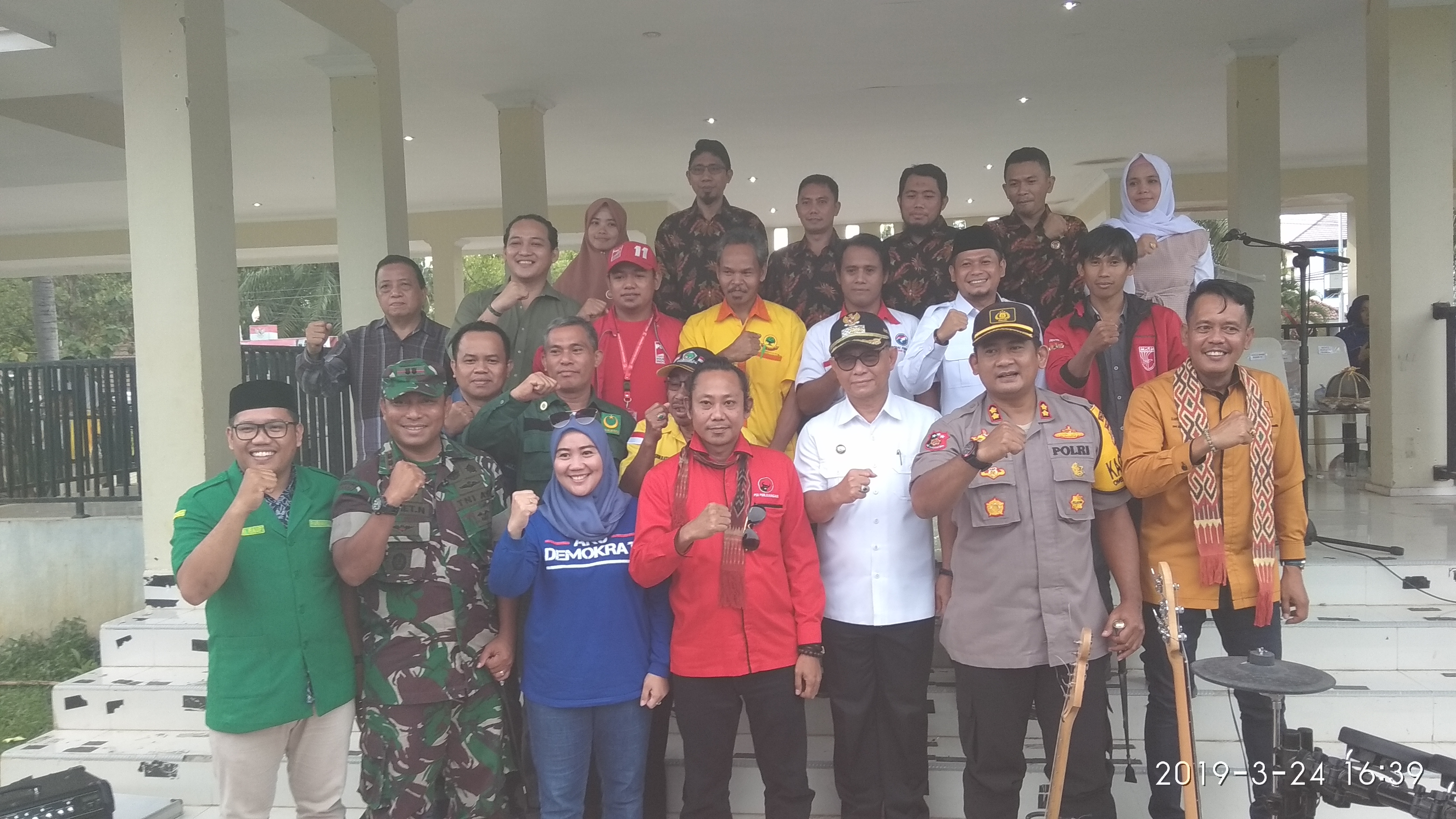Gelar Deklarasi Pemilu Damai, KPU Mamuju Minta Parpol Tak Saling Serang ... Gelar Deklarasi Pemilu Damai, KPU Mamuju Minta Parpol Tak Saling Serang ...